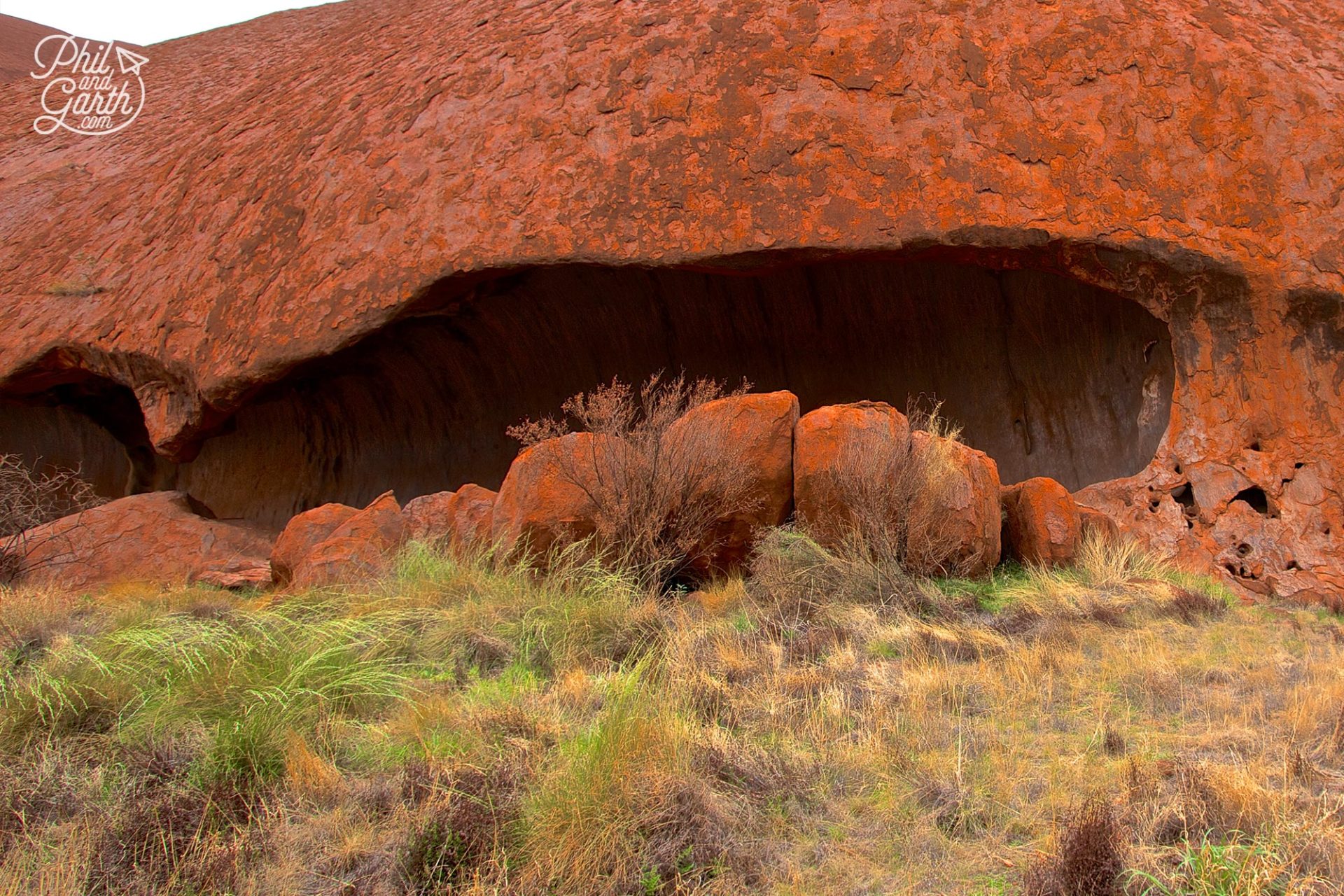 Uluru Itinerary - 2 Days at Australia's Famous Desert Rock | Phil and Garth