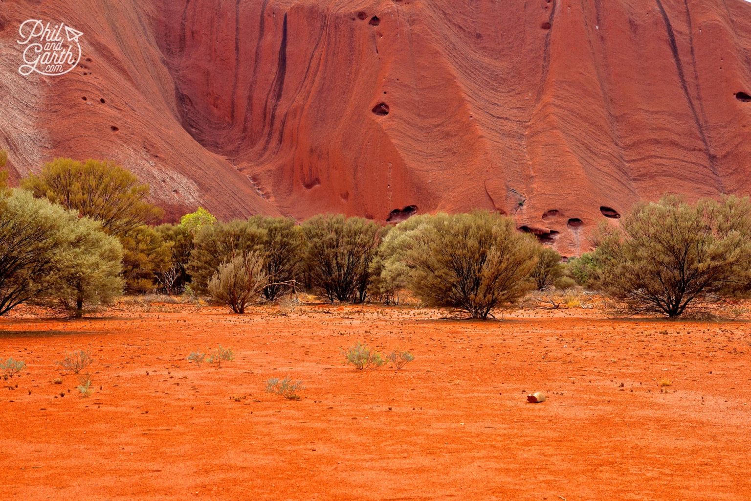 Uluru Itinerary - 2 Days at Australia's Famous Desert Rock | Phil and Garth