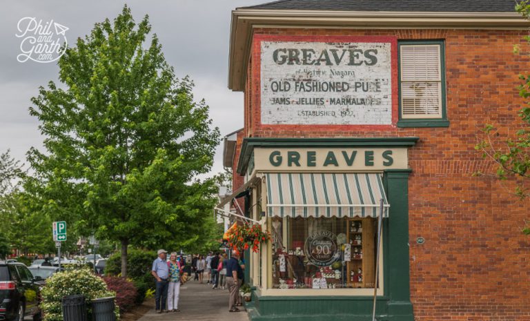 The best day trip tour to Niagara Falls from Toronto - Phil and Garth