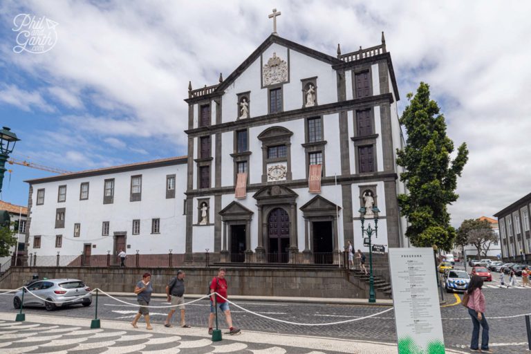 10 Great Things To Do In Funchal, Madeira - Phil and Garth